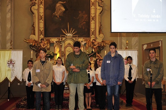 Tabódy atyára emlékezett a bicskei hívők közössége a vasárnapi ...