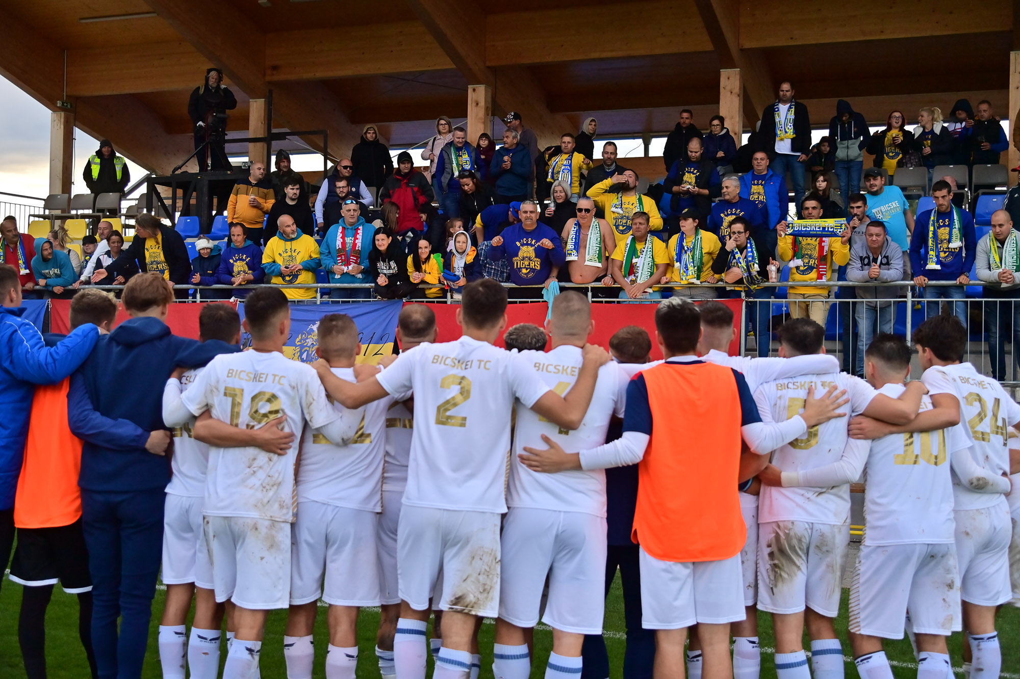 Hősök! Ki hitte volna, hogy a listavezető éppen Bicskén veszíti el ...