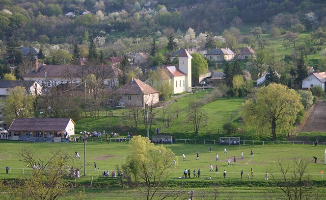 Dühében dobálta férje kisteherautóját Csabdin - vádemelés! - 2060.blog ...
