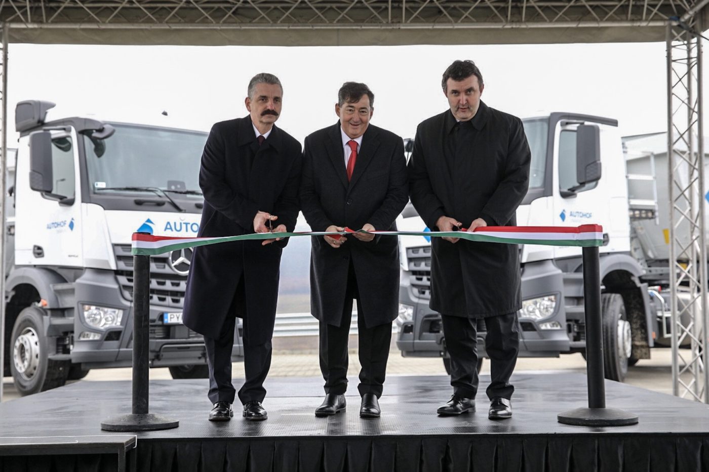 Európai színvonalú kamionos pihenő épült az M1-esen Óbaroknál! - 2060.blog - Bicske másképp, neked!