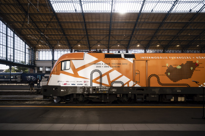 REKLÁMVONAT ÉRKEZIK TATABÁNYÁRA IS: erre nem tudsz felszállni ...