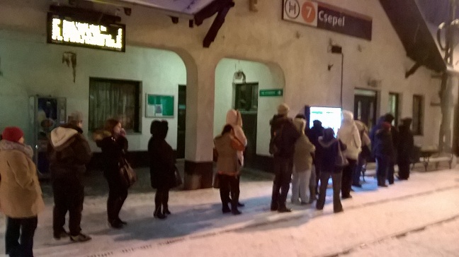 LEVÉL: BKK - Már most félünk a januári soroktól a bérlet-jegypénztárak ...