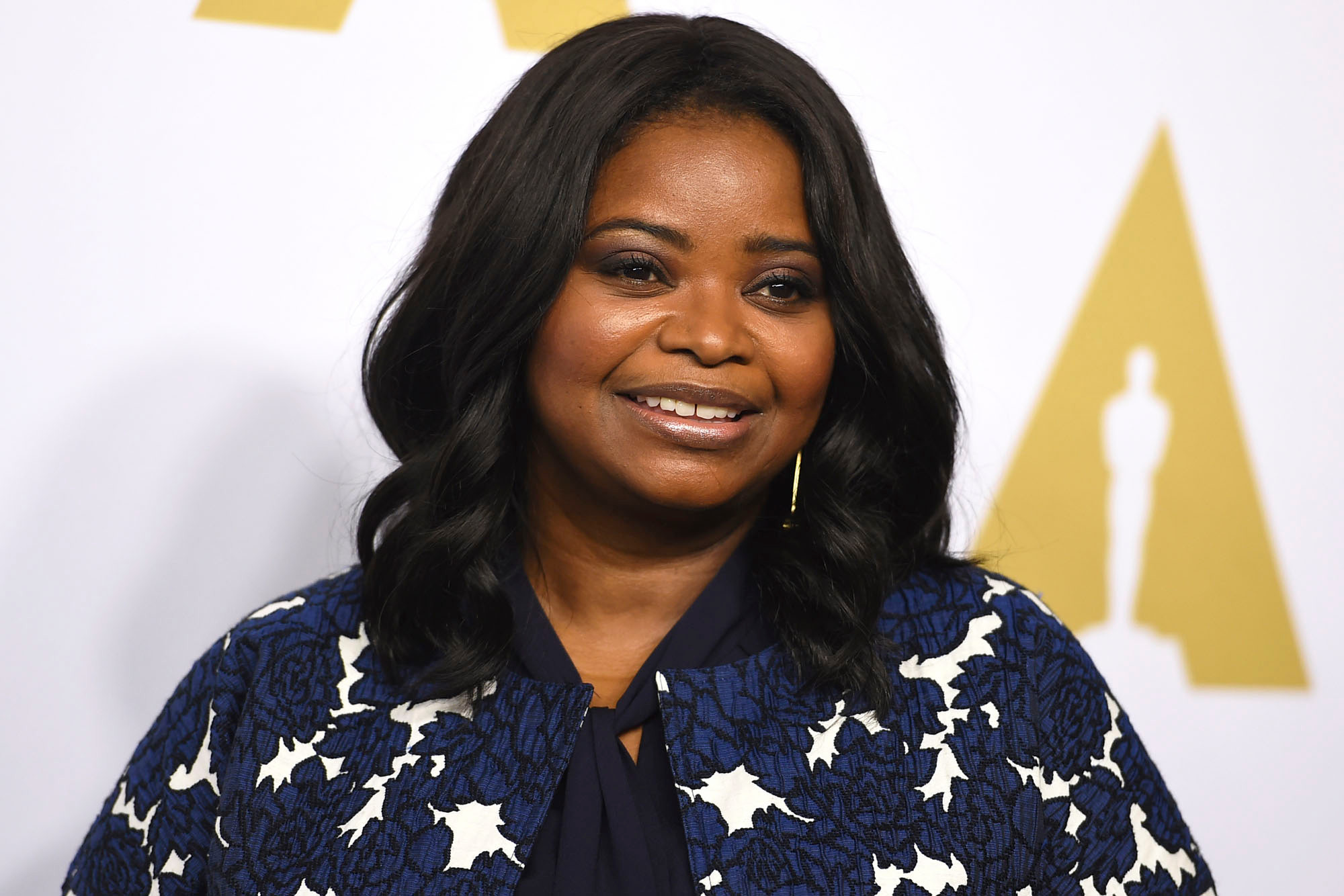 Bréking Nyúz: Bővül a Boszorkányok stábja. Átírják a Bond 25-öt. Evans ...