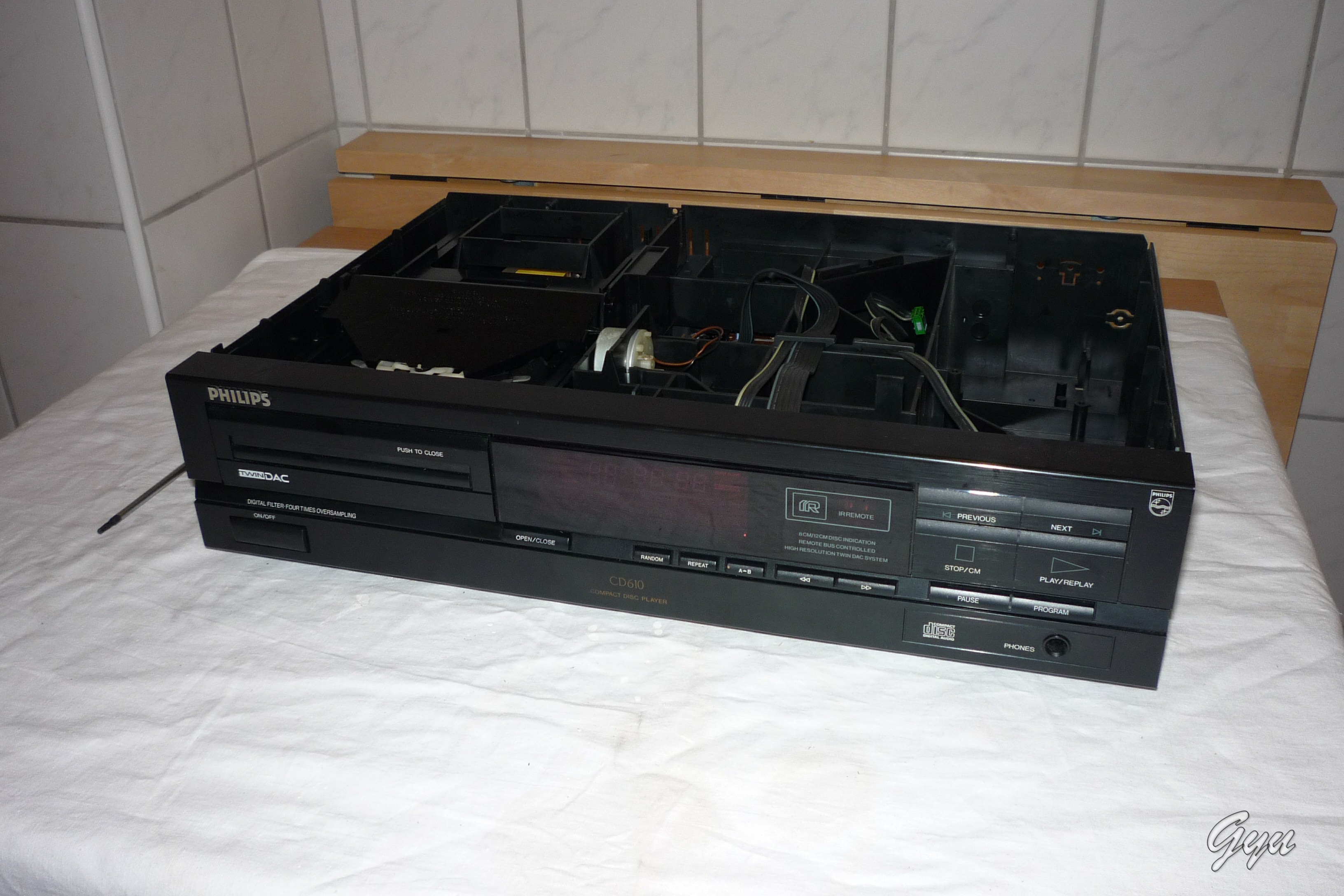 Philips CD610 - Készülékek a boncasztalon