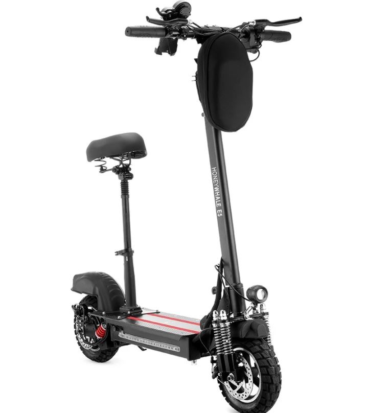 Akár még terepre is mehetünk a HONEYWHALE E3 elektromos rollerrel ...