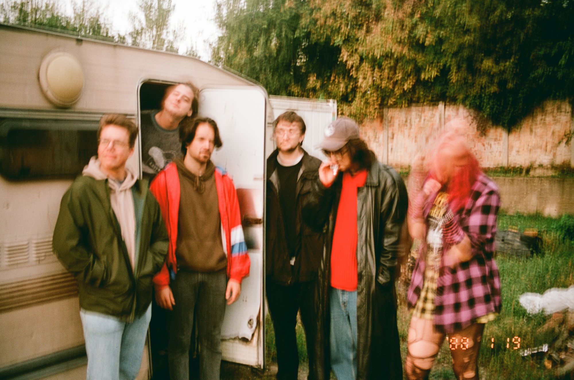 Csukott szemmel ki az őrületből – Itt a Gulu Gulu első magyar shoegaze ...