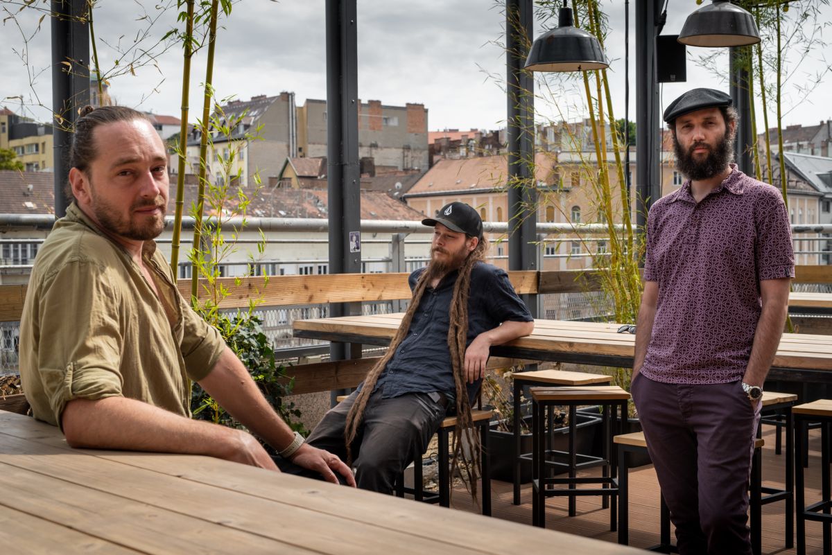 Két hét múlva Simon Márton, iamyank és Boros Levente a Kobuciban ...