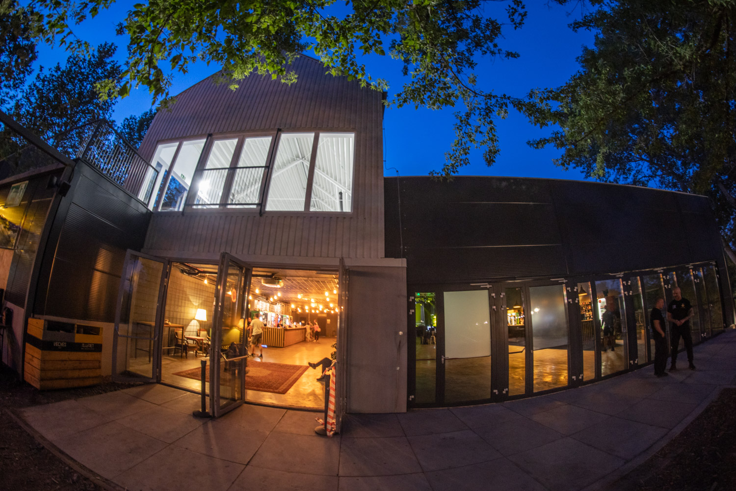 Megnyitott a nagyterem, ilyen lett az új Dürer Kert! - Recorder