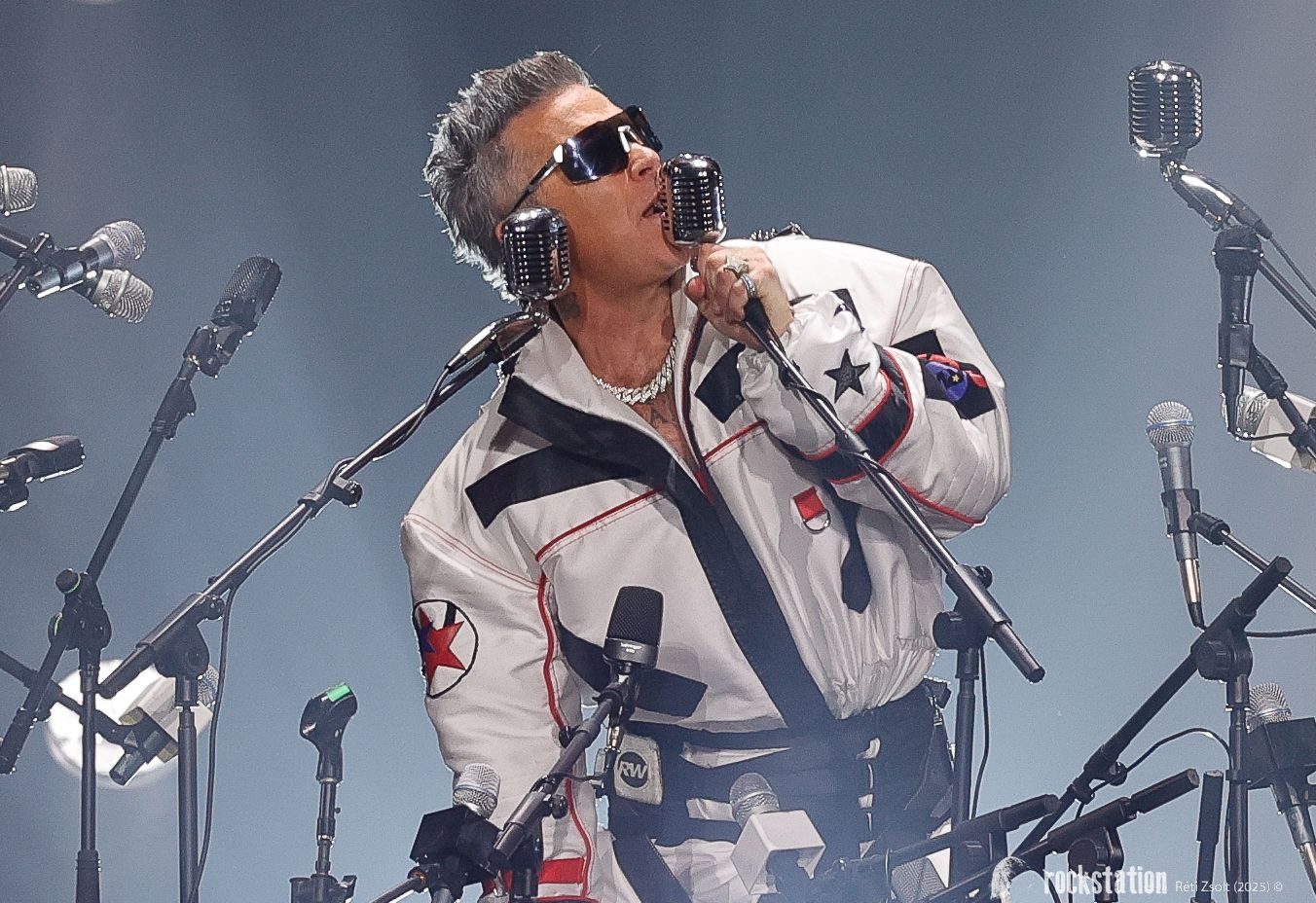 Robbie Williams, The Lottery Winners @ MVM Dome, 2025. szeptember 12 ...