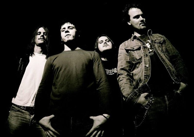 DOZER - Dalpremier: Vinegar Fly - Rozsdagyár