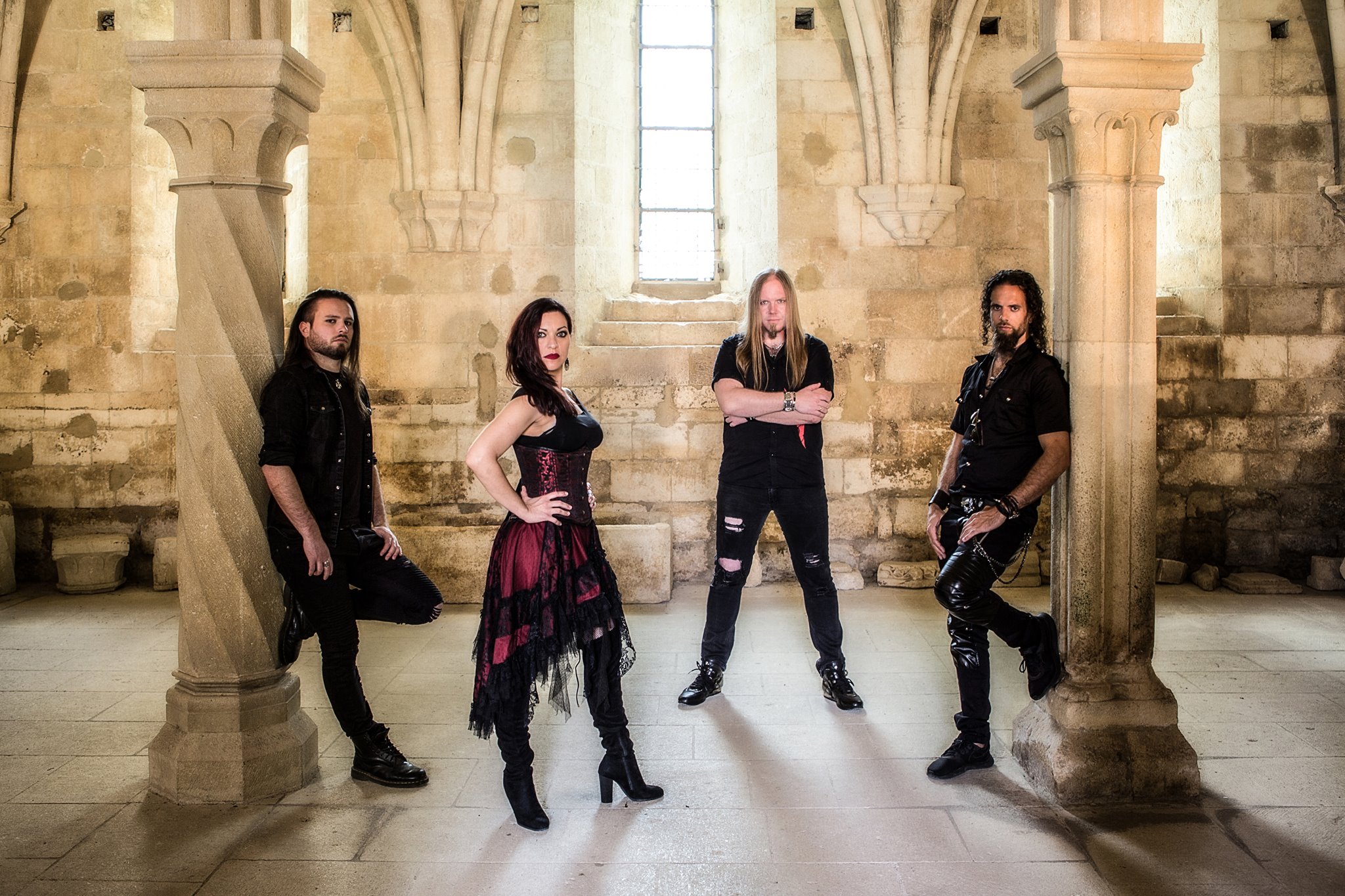 SIRENIA - Klippremier: Twist In My Sobriety - Rozsdagyár