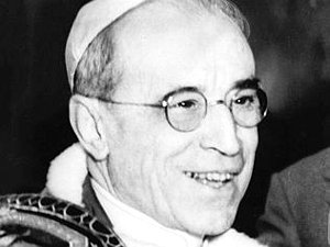 EZ A BESZÉD! XII. Pius pápa a szülői tekintélyről II. rész - A Hajnal ...