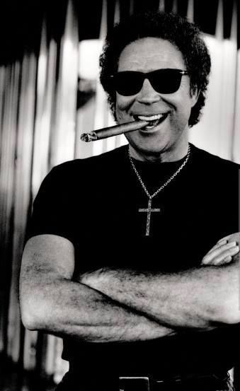 Világsztárok, akik szivaroznak - Sir Tom Jones - Szivarozok tehát vagyok!