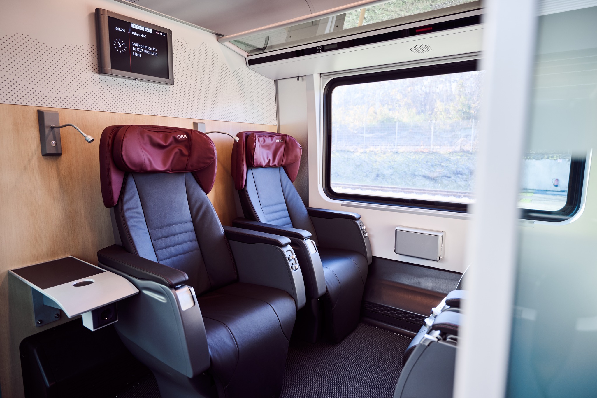 Bemutatkozott az első felújított Railjet! - Vonattal? Természetesen!